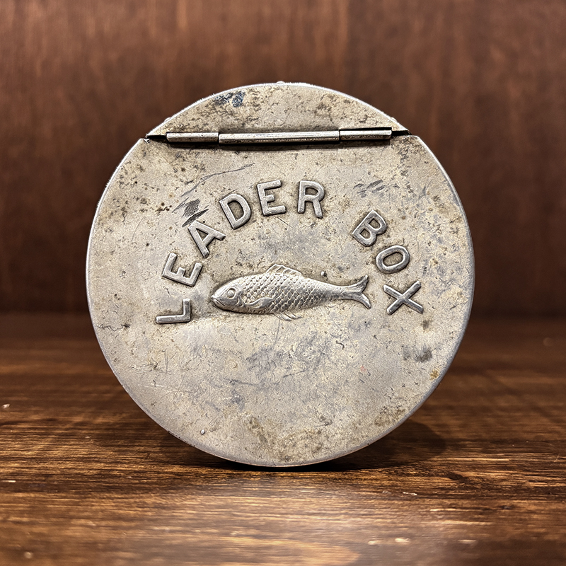 Vintage Fish Emboss Decoration Design Round Aluminum Leader Box ビンテージ ...